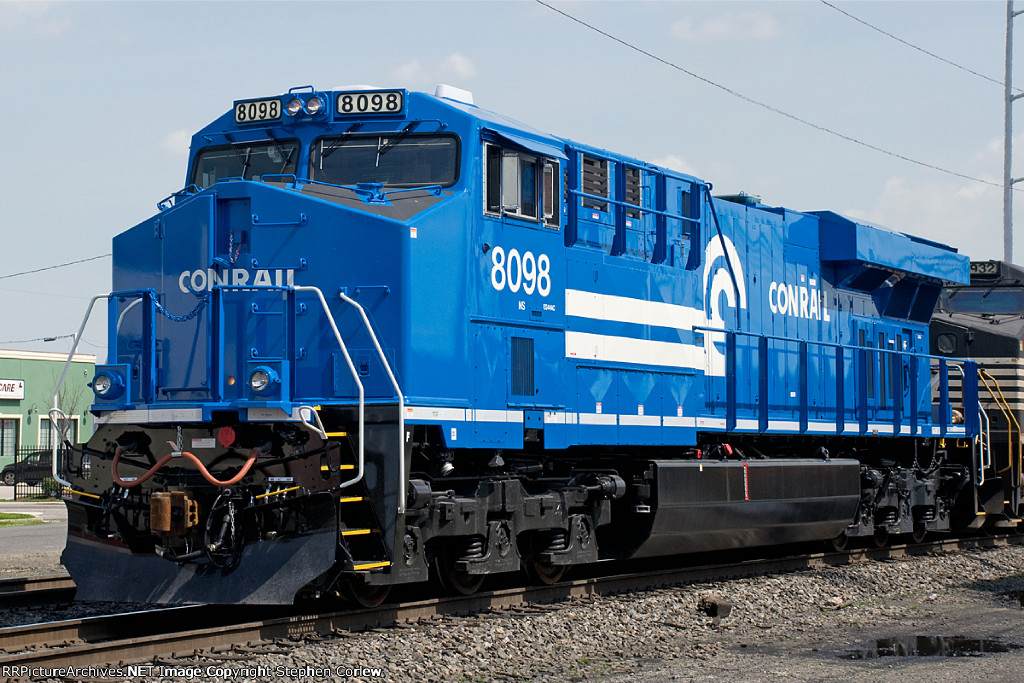 NS 8098 approaching colley avenue